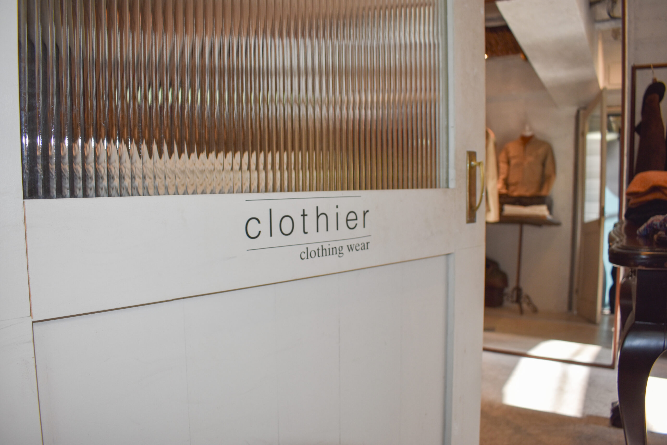 Between "new" and "old". ヴィンテージスーツという選択肢 Vol.1 Clothier | Them magazine